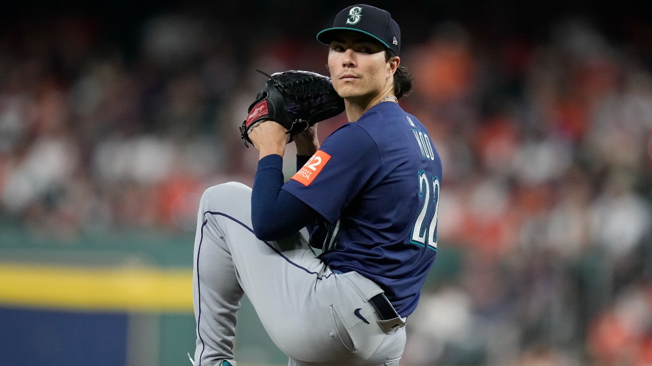 Mariners' Bryan Woo exits amid strong outing vs. Astros due to pec ...
