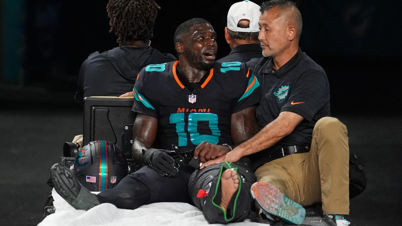 Report: Dolphins WR Tyreek Hill suffers season-ending knee injury - Sportsnet.ca