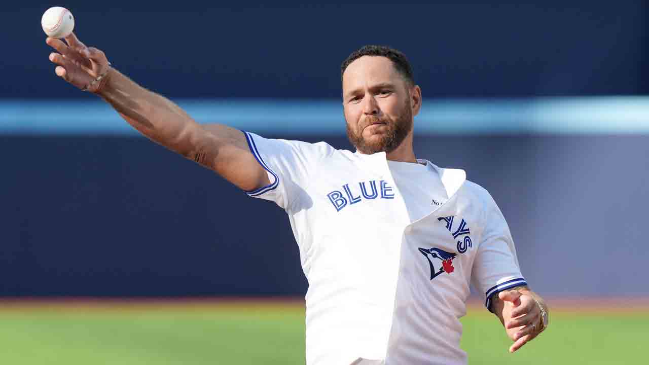 Russell Martin throws out first pitch before Game 1 of ALDS - Sportsnet.ca