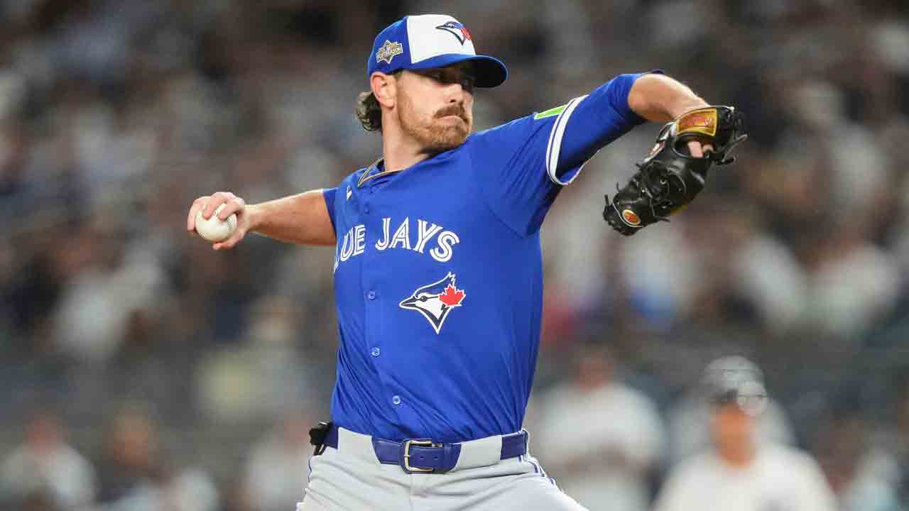 Blue Jays Bullpen Shines, Guerrero Jr. Hits HR in Game 3 vs Yankees ...