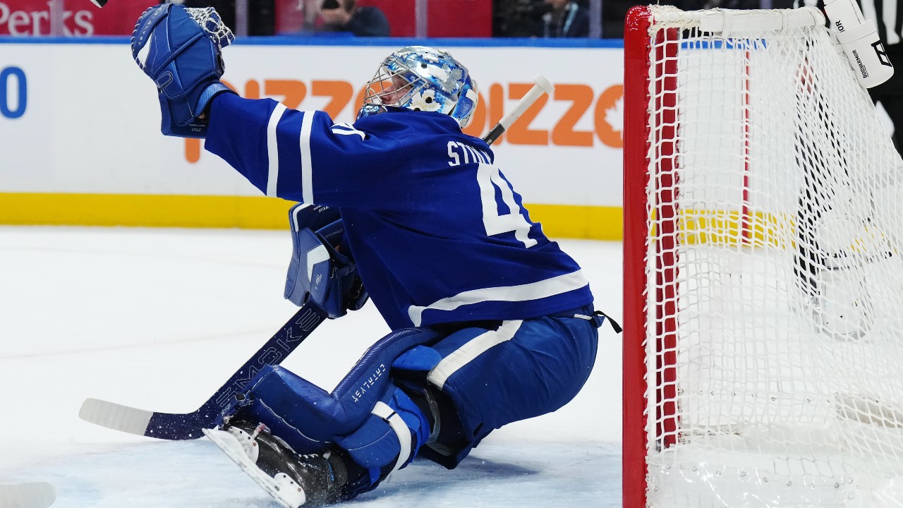 Maple Leafs' Stolarz calls for rule change after monster mask-free save ...
