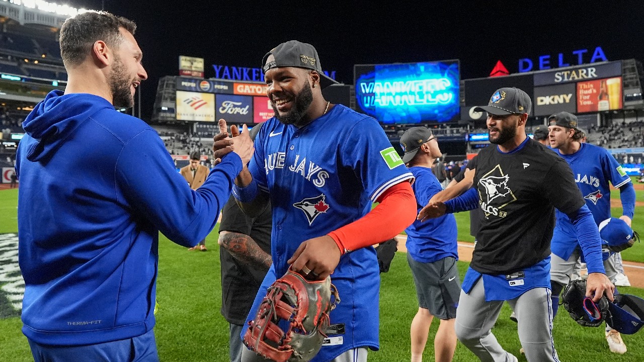Pilot celebrates Blue Jays playoff run in unique way - Sportsnet.ca