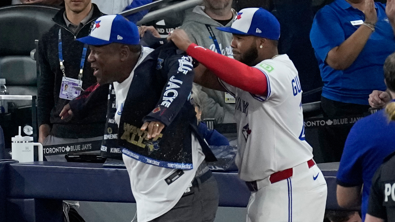 How Joe Carter's epic cameo hints at what's attainable for 2025 Blue Jays - Sportsnet.ca