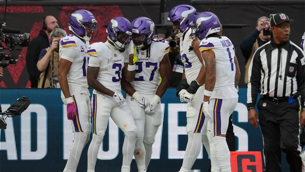 Addison's late touchdown propels Vikings past Browns in London - Sportsnet.ca