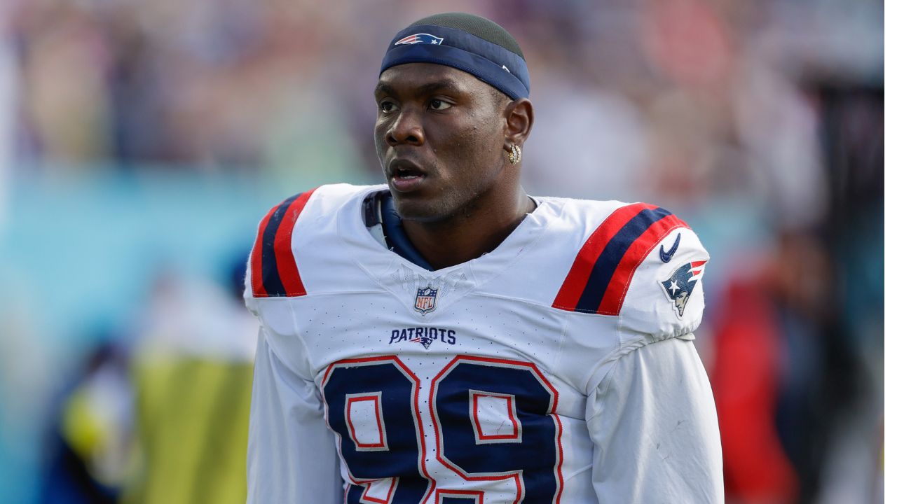 AP source: 49ers to acquire DE Keion White from Patriots
