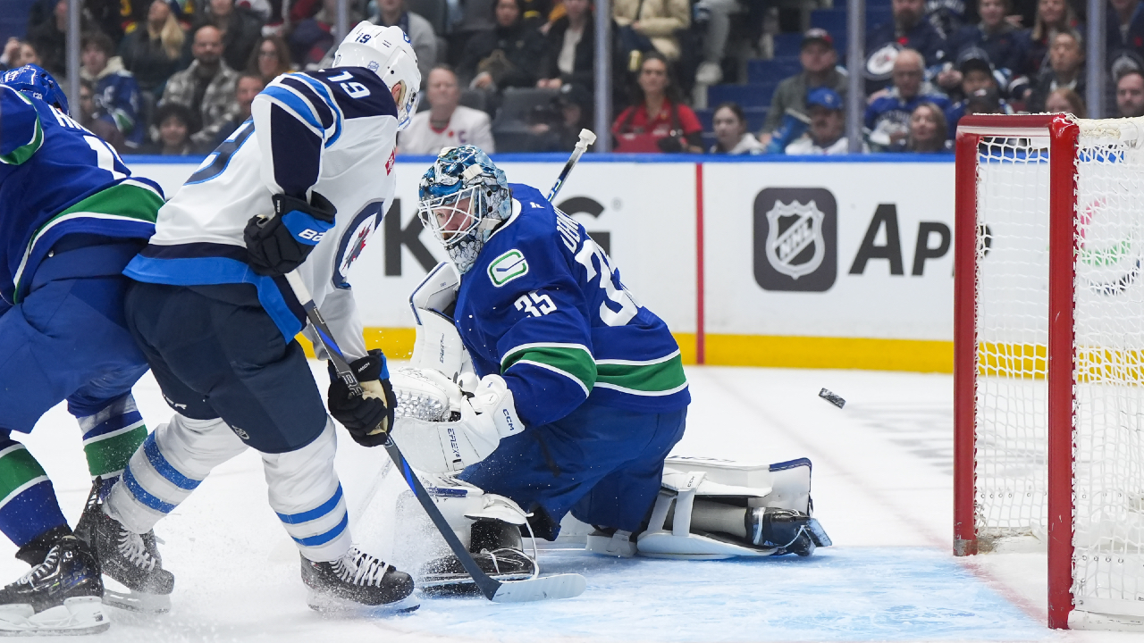 Canucks' Thatcher Demko leaves start vs. Jets with lower-body injury ...