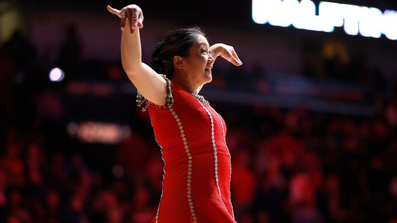 Red Panda makes NBA return, roughly four months after breaking wrist in ...