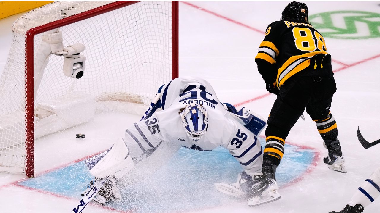 Pastrnak scores twice, hits 400-goal milestone as Bruins beat Maple ...