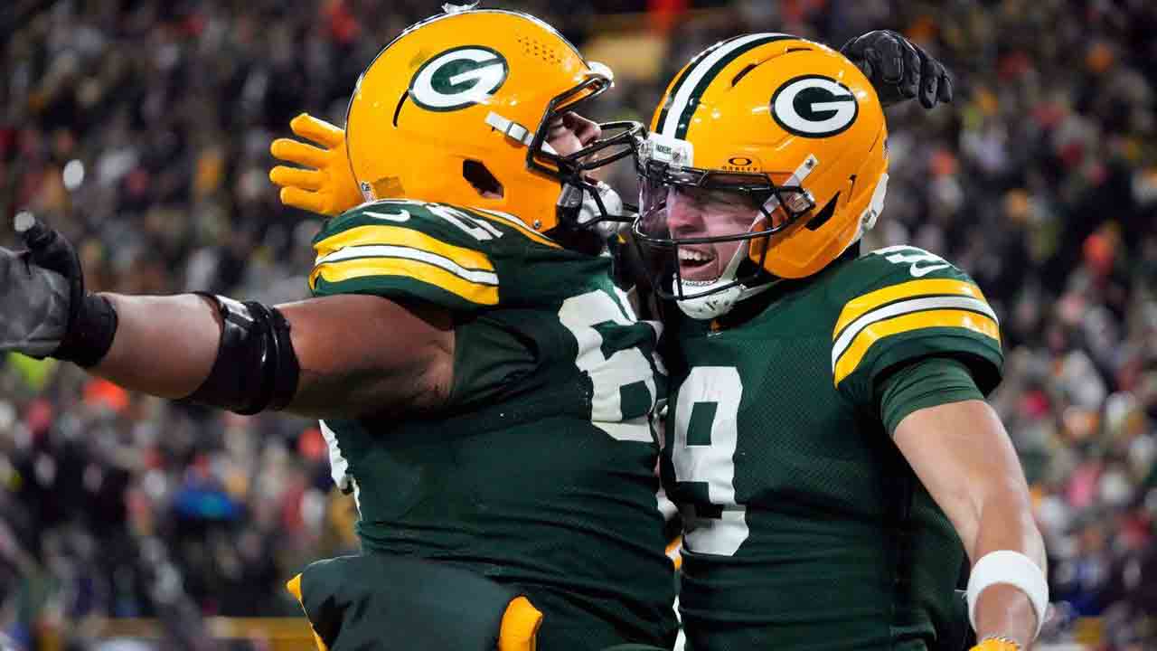 Nixon's game-sealing INT helps Packers beat Bears, take NFC North lead ...