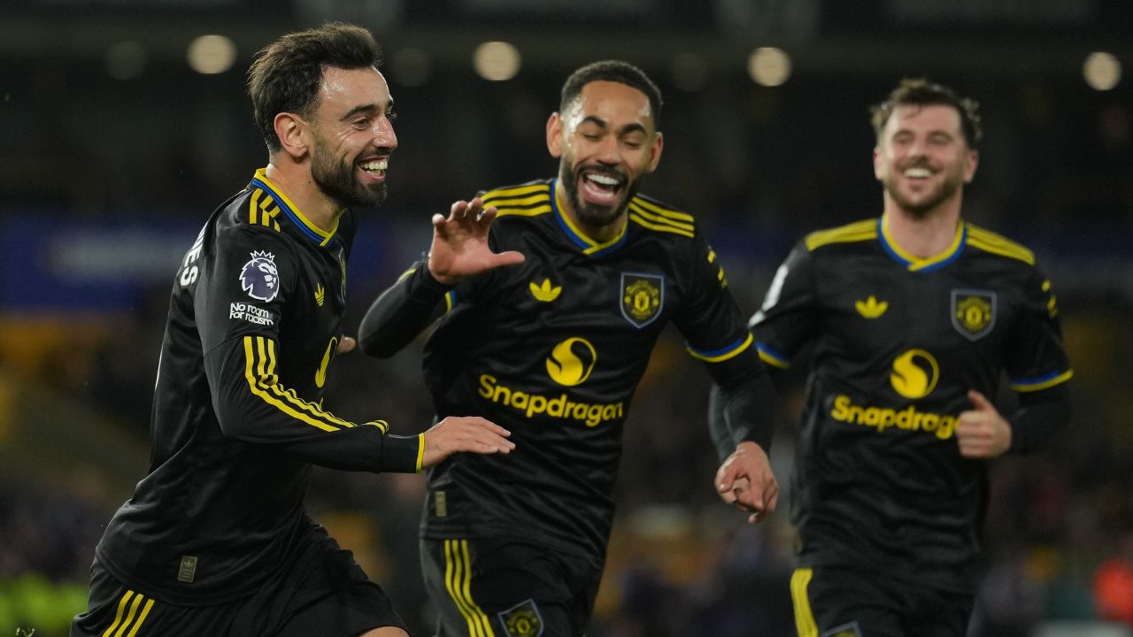 Two-goal Bruno Fernandes leads rampant Man United to win at Wolves ...