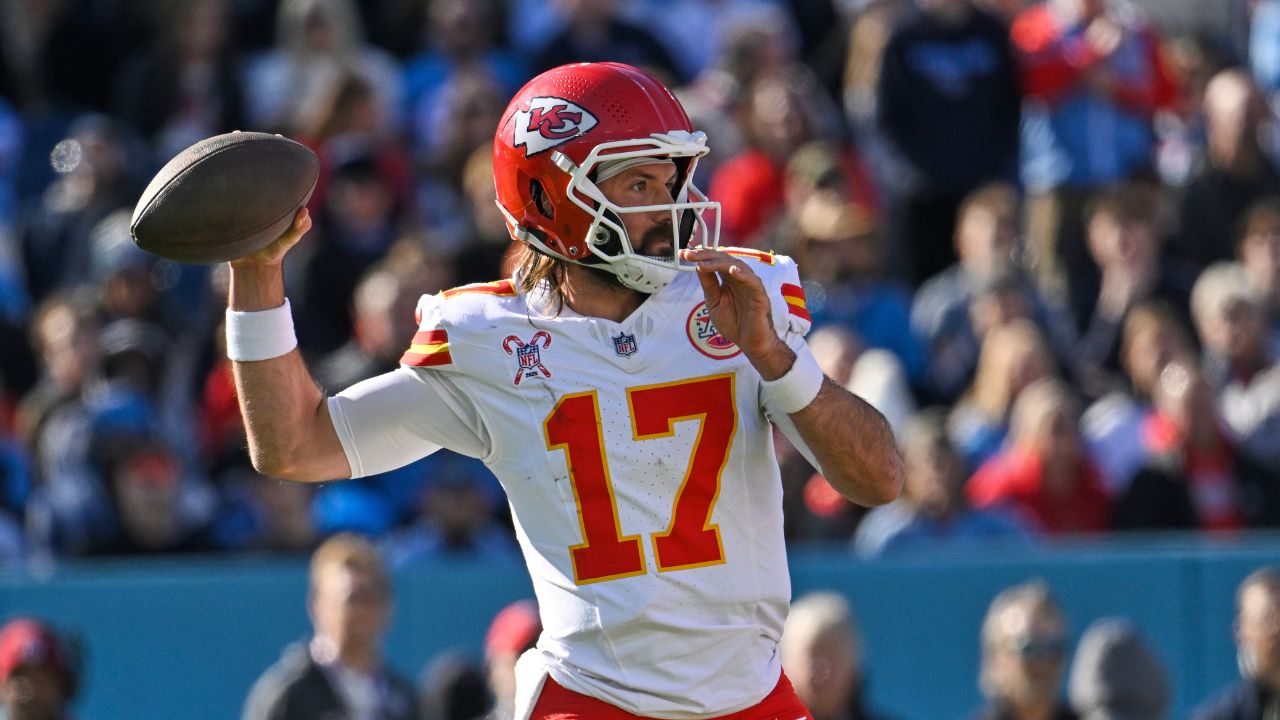 Chiefs QB Gardner Minshew knocked out of game vs. Titans with knee ...