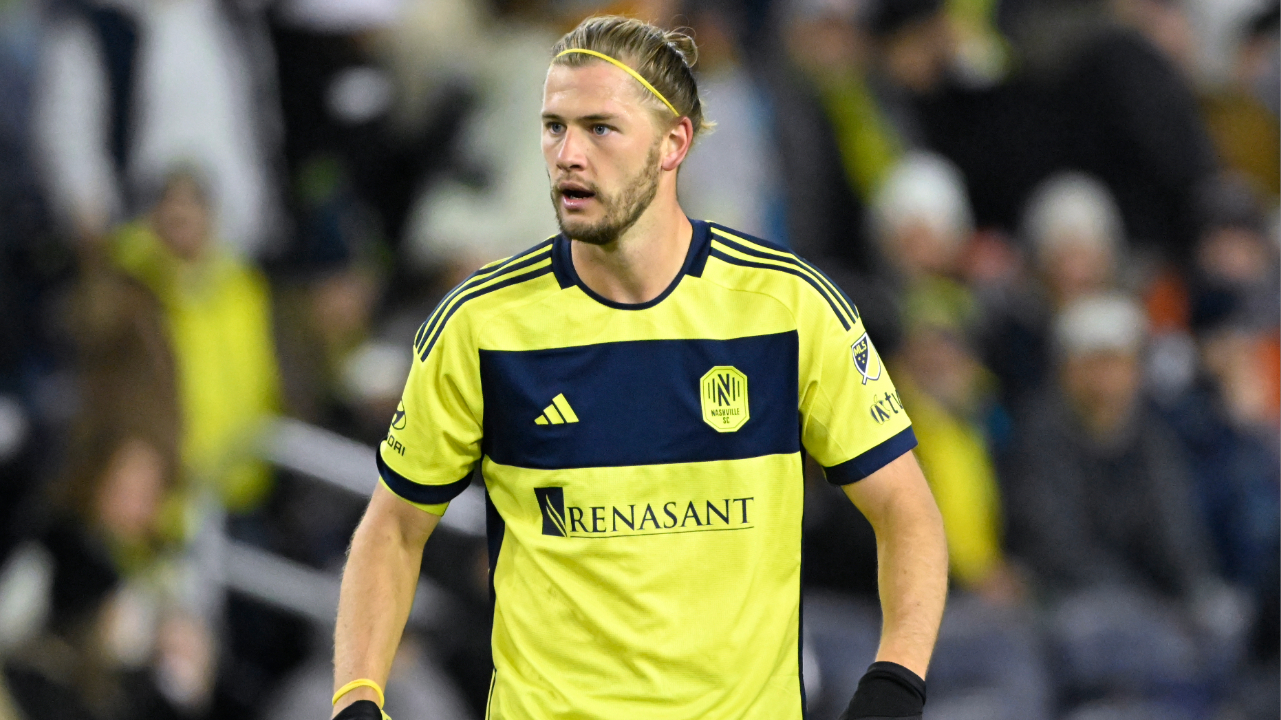 Toronto FC bolsters backline by signing veteran Walker Zimmerman ...