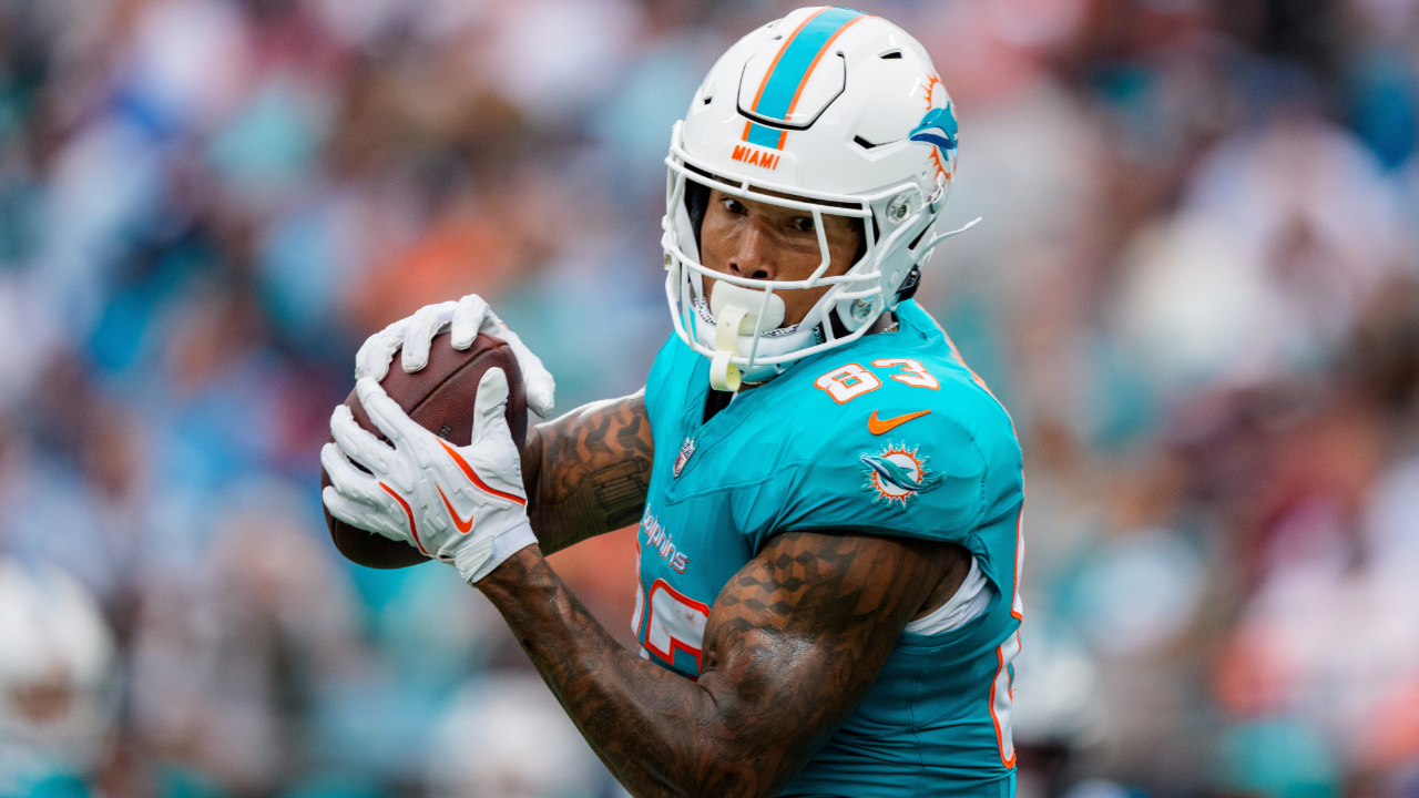 Dolphins place TE Darren Waller on IR, sign RB Donovan Edwards ...