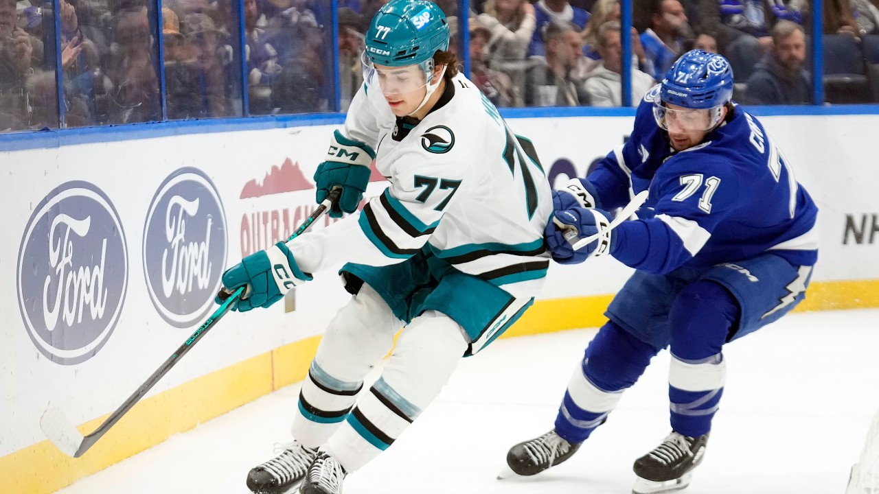 Lightning's Cirelli suffers injury vs. Sharks - Sportsnet.ca