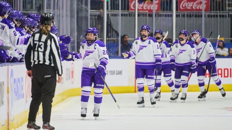 Kendall Coyne Schofield, Taylor Heise help Frost beat Sirens - Sportsnet.ca