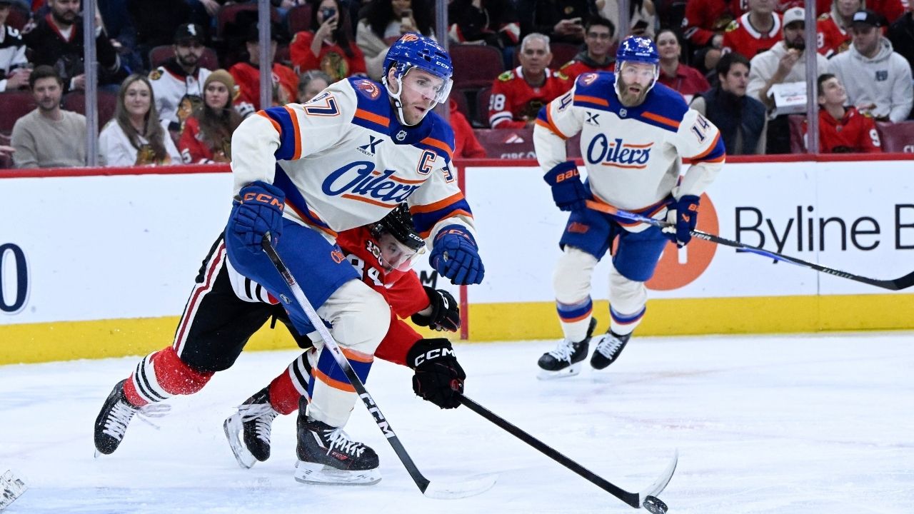 McDavid extends point streak as Oilers beat Blackhawks - Sportsnet.ca