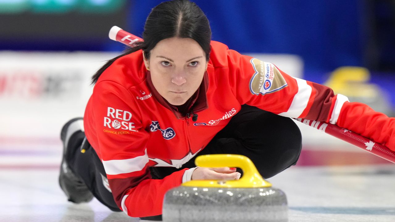 Kerri Einarson, Kaitlyn Lawes win Scotties playoff openers - Sportsnet.ca