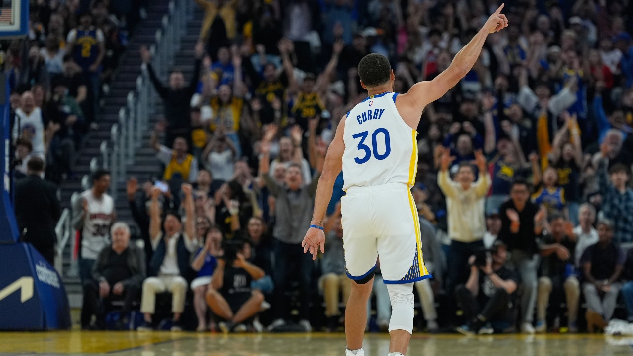 Stephen Curry returns for Warriors after missing two months with knee ...