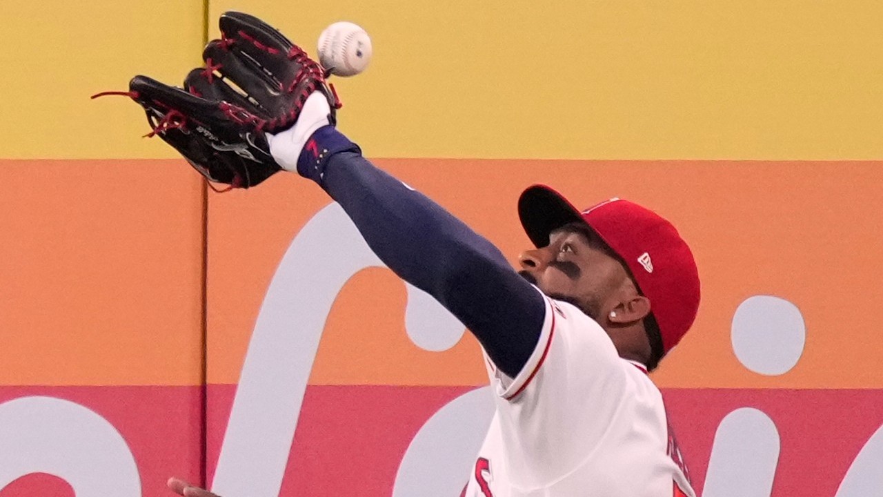 Angels' Adell misplays fly ball into home run off his head, much like ...