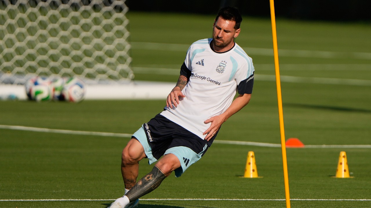 Argentina draws crowd in Kansas City ahead of World Cup title defence ...